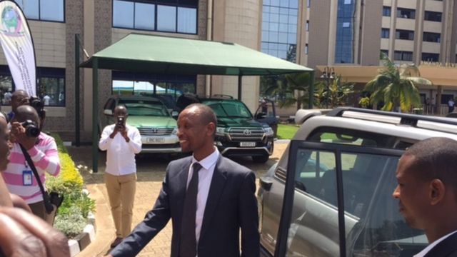 Wagombea urais wawasilisha nyaraka Rwanda - BBC News Swahili