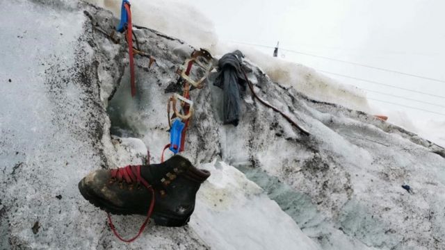 スイスで氷河とけ遺体発見、1986年から行方不明の登山者 - BBCニュース