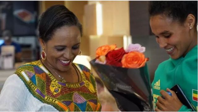 Daraartuu Tulluu : Xombora injifannoo dubartoota Afrikaa Baarselonaatti ...