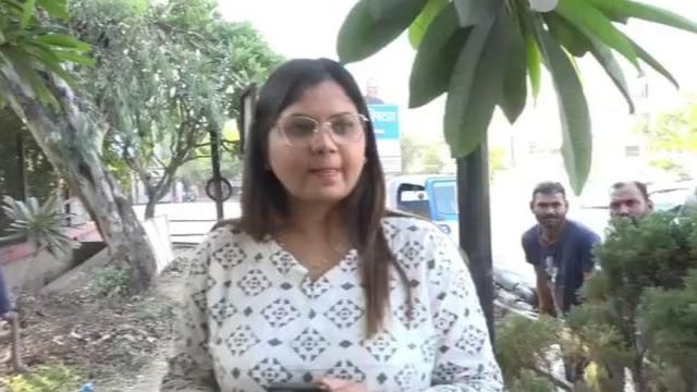 13 महीने के बच्चे को फ़ुट पंप के ज़रिए सांस देने की कोशिश करते परिवार ...