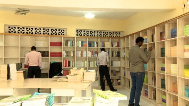 Maktabad Muqdisho laga furay. Warbixin iyo Sawirro - BBC News Somali