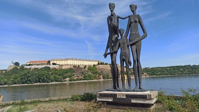 Drugi svetski rat, zločini i Novi Sad: Spomenik nevinim žrtvama ...