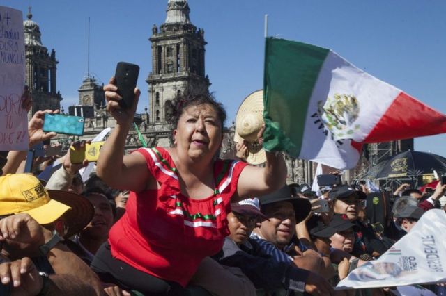 Toma de protesta de AMLO: Andrés Manuel López Obrador saca su parte más ...