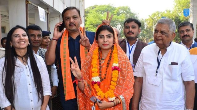 गुजरात और हिमाचल में कितना दम दिखा पाईं महिला उम्मीदवार? - BBC News हिंदी