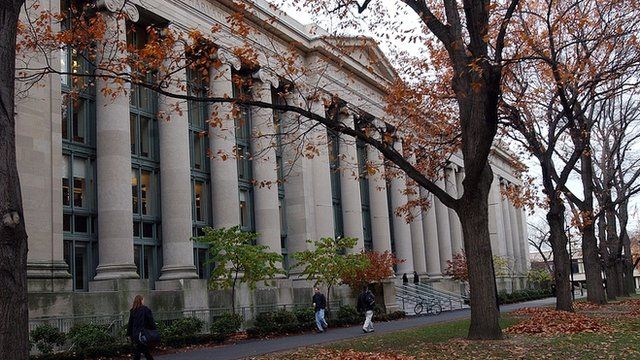 Harvard's new students: Virgins with iPhones - BBC News