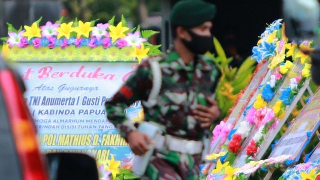 Penembakan di Papua: Jenderal bintang satu TNI meninggal, pemerintah sebut 'KKB teroris' - BBC ...