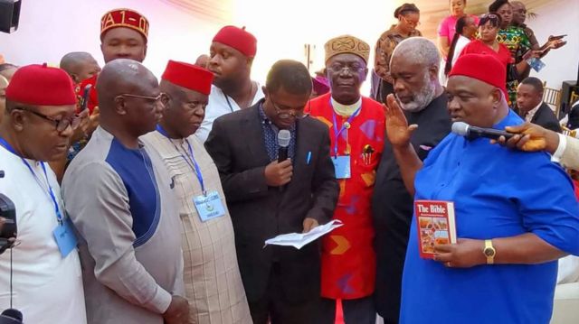 Eduola Emmanuel Iwuanyanwu n'iyi ọrụ dịka onyeisi ọhụrụ nke Ohaneze ...