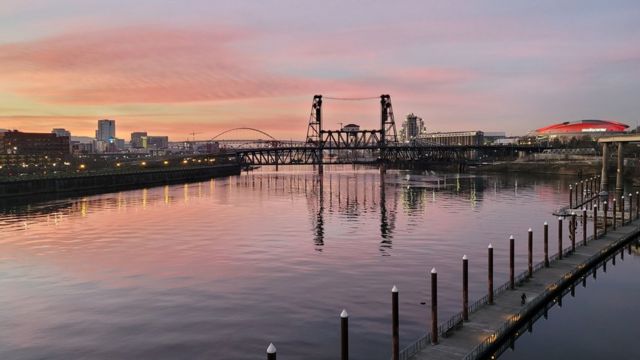 Portland, el bastión progresista de EE.UU. que retiró fondos a la ...