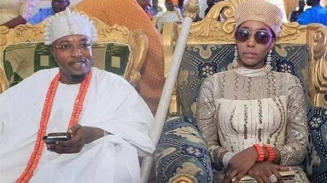 Oluwo: Ìgbà mẹ́rin rèé tí ọ̀rọ̀ Oluwo ti Iwo dá awuyewuye sílẹ̀ - BBC ...