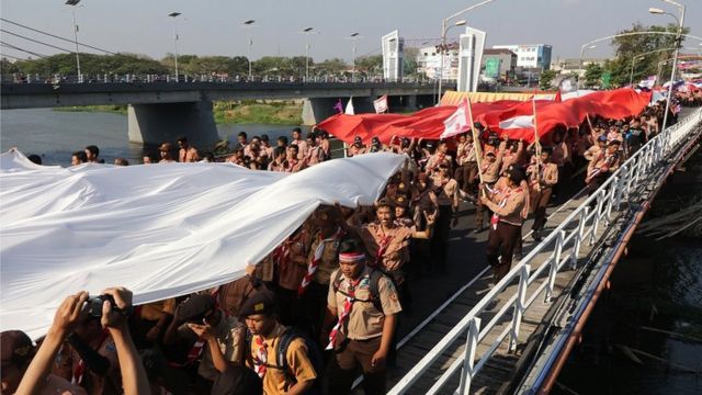 HUT RI: Potret kemeriahan warga menyambut 74 tahun kemerdekaan ...