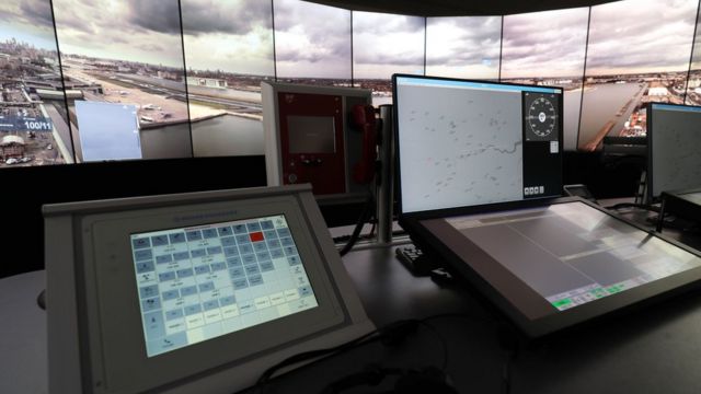 Cómo funciona la tecnología de control remoto del tráfico aéreo que ya ...