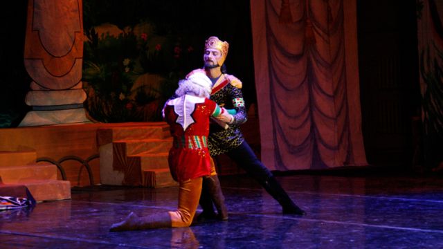 نخستین اجرای باله 'زال و رودابه' در تاجیکستان - BBC News فارسی