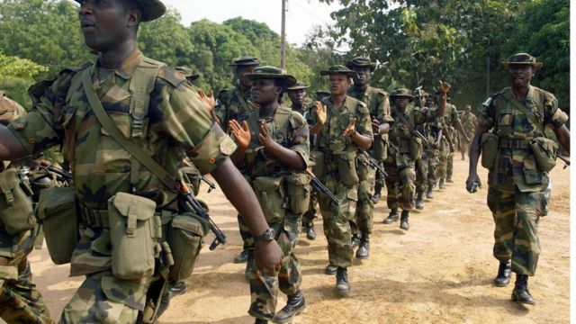 Ìkọlù Plateau: Àwọn ológun ṣ'àfihàn afurasí apànìyàn mẹ̀ta - BBC News ...