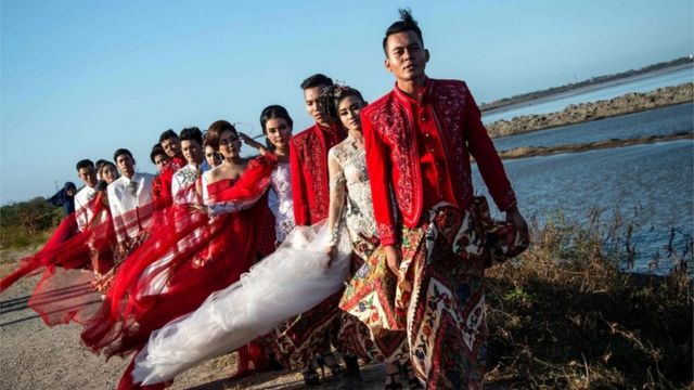 HUT RI: Potret kemeriahan warga menyambut 74 tahun kemerdekaan ...