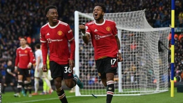 United ta lallasa Leeds 4-2, Wolves ta doke Leicester - BBC News Hausa