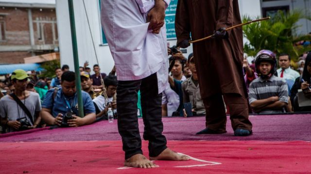 "Banyak LGBT Aceh yang pintar tapi sekarang takut dan pergi" - BBC News ...