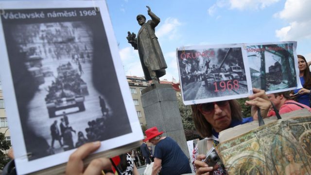 30 năm Cách mạng Nhung và tượng Nguyên soái Konev - BBC News Tiếng Việt