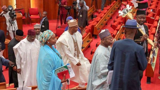 Anyị chọrọ ikpenkwụmọtọ - Ezinaụlọ 'Corper' uweojii gbagburu - BBC News ...