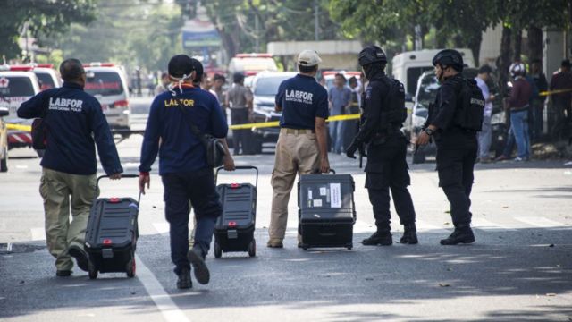 Galeri foto: Serangan bom atas tiga gereja di Surabaya - BBC News Indonesia Galeri foto: Serangan bom atas tiga gereja di Surabaya - BBC News Indonesia