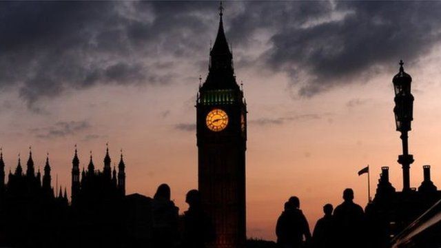 Cerdd rhyfel Gymraeg Ifor ap Glyn ar dŵr yn Llundain - BBC Cymru Fyw