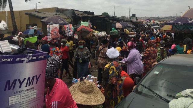 Nigeria Lockdown: Last minute rush as Lagos and Abuja dey prepare for 'Stay at home' order - BBC ...