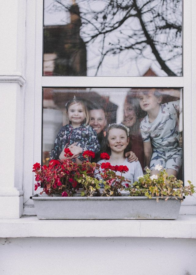 Virus corona dan lockdown: Kisah fotografer yang menemukan keintiman dengan para tetangganya ...