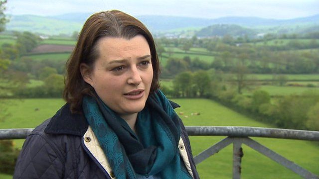Safon byw: Gobeithion a phryderon pobl Llanwenog - BBC Cymru Fyw