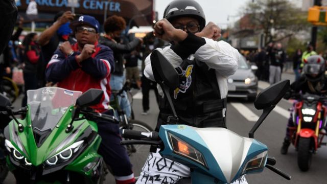 DMX casket: Pictures from Earl "DMX" Simmons memorial service - BBC ...