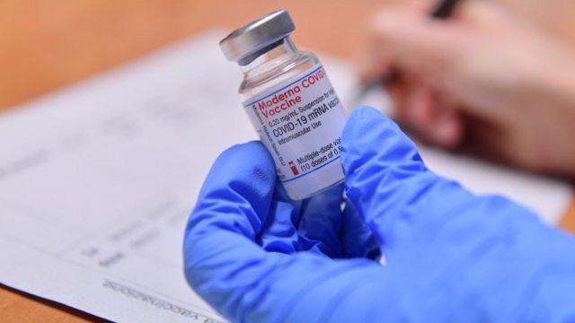 Covid-19: Dược sĩ Hoa Kỳ trong vụ cố tình phá hỏng vaccine nhận tội - BBC News Tiếng Việt