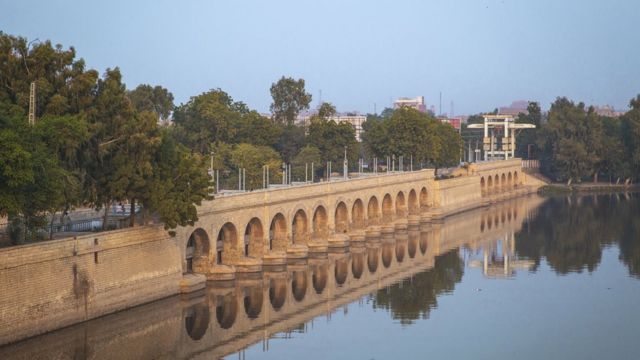 پاکستان میں پانی کی کمی: صوبوں کو ایک دوسرے سے شکایت کیا ہے؟ - BBC News ...