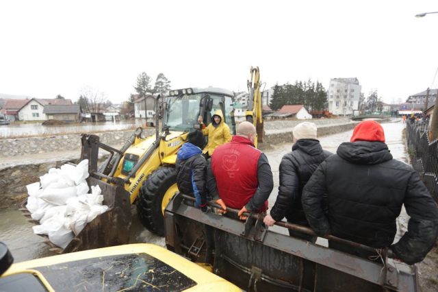 Poplave u Srbiji 2023: Reka Grabovica potopila Sjenicu - u ...
