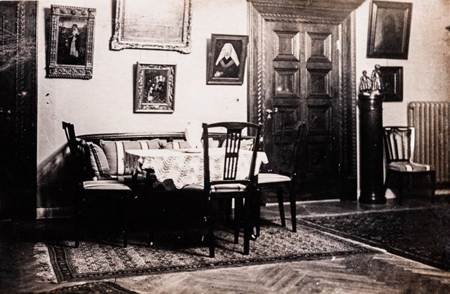 Chumba cha siri kilichookoa maisha ya binti huyu - BBC News Swahili