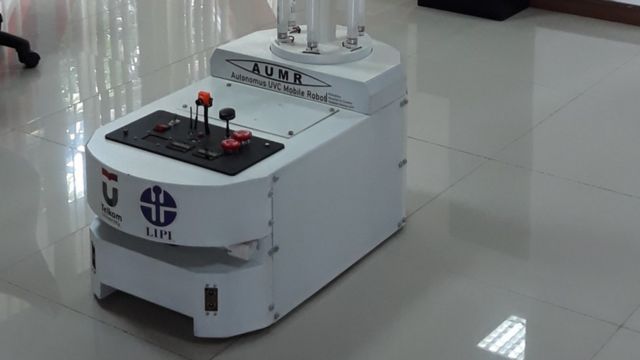 Virus corona: Robot pembasmi virus bersenjata sinar ultraviolet ...