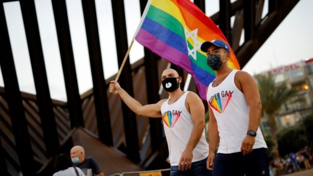 Parlemen Israel setujui RUU larangan ‘terapi penyembuhan gay’ - BBC ...
