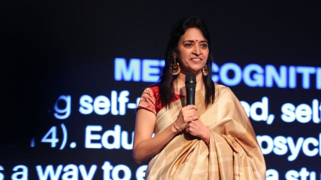 ஆசிரியர்கள் தினம்: கல்வித்துறையில் புதுமை செய்யும் தமிழக பெண் ...