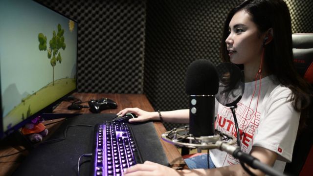 zbing z. ทำความรู้จักเกมแคสเตอร์ที่มีผู้ติดตามกว่า 6 ล้านคน - BBC News ไทย