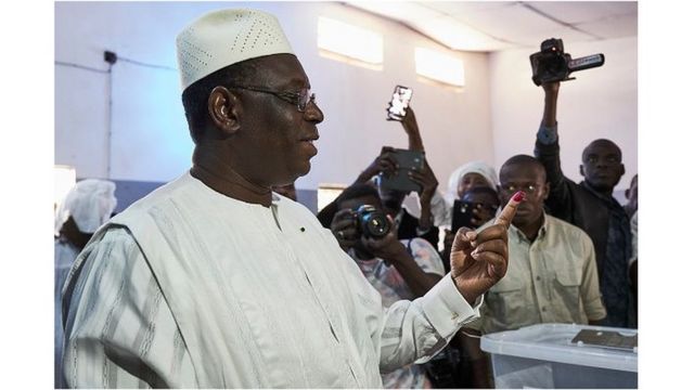 Macky Sall Le Président Sénégalais Renonce à La Candidature à L
