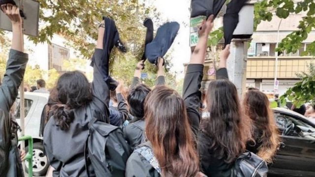 اعتراضات ایران؛ نگرانی از بازداشت دانشآموزان و کشتار کودکان Bbc News