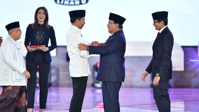 Debat Pilpres: 'datar' sampai saling tuding penegakkan hukum dan penindakan korupsi - BBC News ...