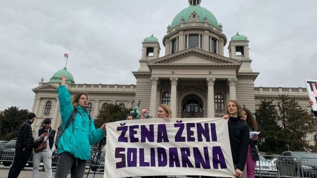 Nasilje nad ženama i Srbija: „Nijedna žena više" - održan protest ...