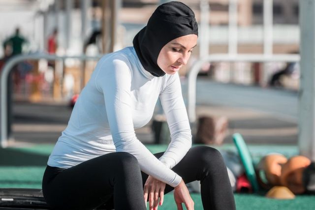 Umat Islam Prancis dan larangan penggunaan burkini di kolam renang umum ...