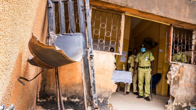 Gunmen attack Oyo prison: 'We go recapture inmates wey escape' - Rauf ...
