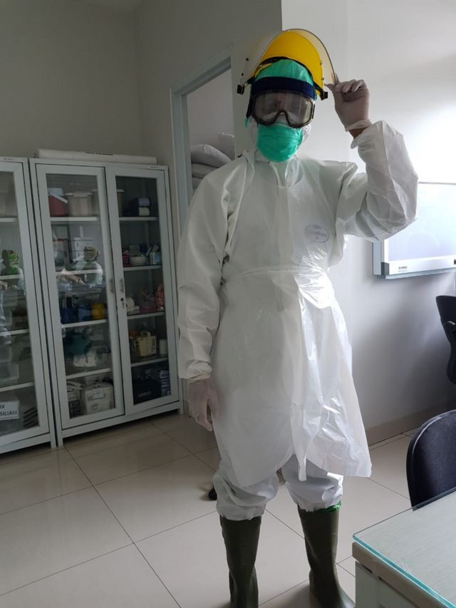 Virus corona: Cerita tenaga medis yang jauh dari keluarga, menggunakan ...