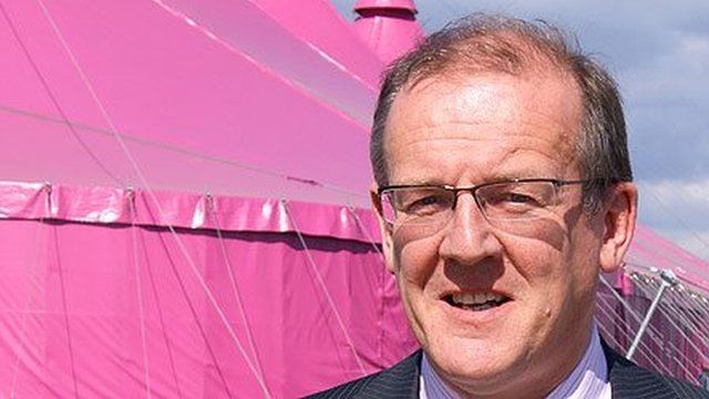 Comisiynydd newydd y Gymraeg eisiau 'newid cyfeiriad' - BBC Cymru Fyw