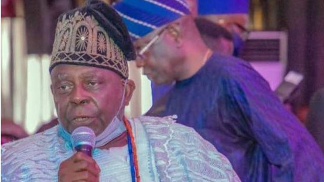 Ooni of Ife,Pete Edochie handshake: Ihe ndị chiri echichi Igbo na ...