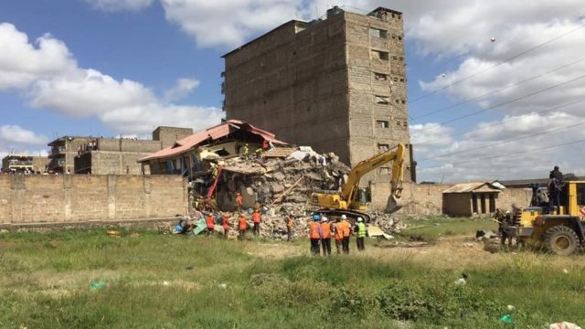 Jumba la ghorofa saba laporomoka Nairobi Kenya - BBC News Swahili