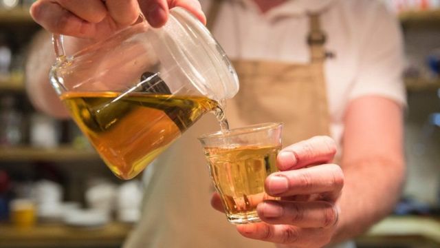 Фруктовые чаи: почему кислые напитки вредят зубам? - BBC News Русская ...