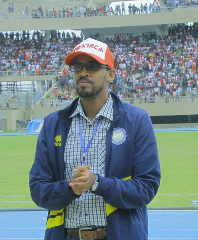 ነብዪ ስሑል ሚካኤል፡ ብቋንቋ ኢንግሊዘኛ ዝተዳለወ መጽሓፍ "ተከዘ'ውን ልደት ይፈልጥ" - BBC News ትግርኛ