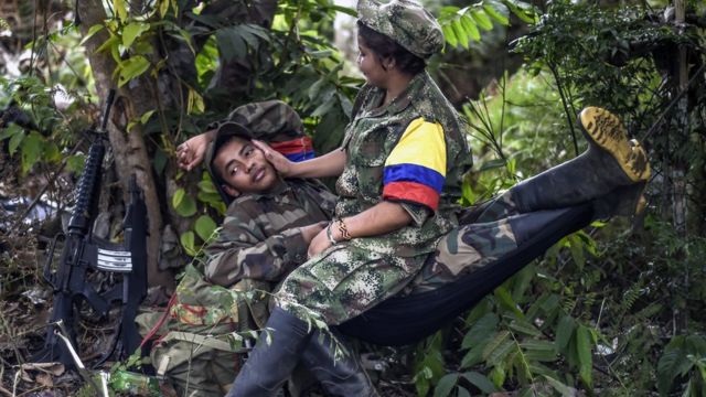 Colombia: la emotiva historia de reconciliación entre un expolicía y un ...