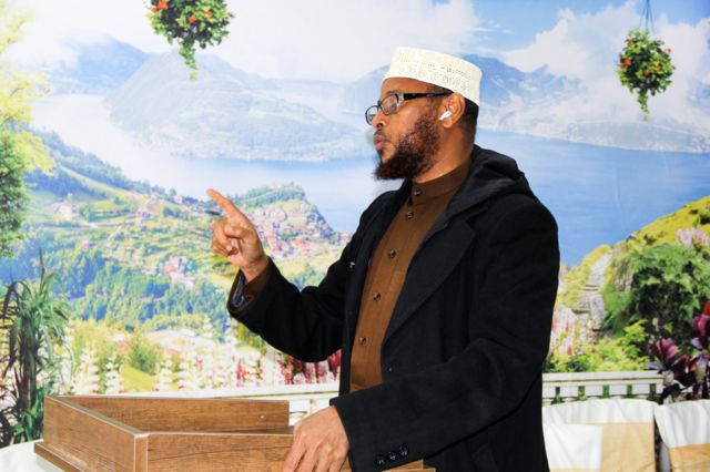 Waa Kumaa Sheekh Abu-Dalxa, Maxaadse Ka Taqaanaa Qisadiisa Jaceyl ...